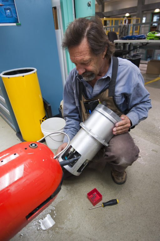 New sampler designed for MBARI’s long-range autonomous underwater vehicle: the “Sipper” • MBARI