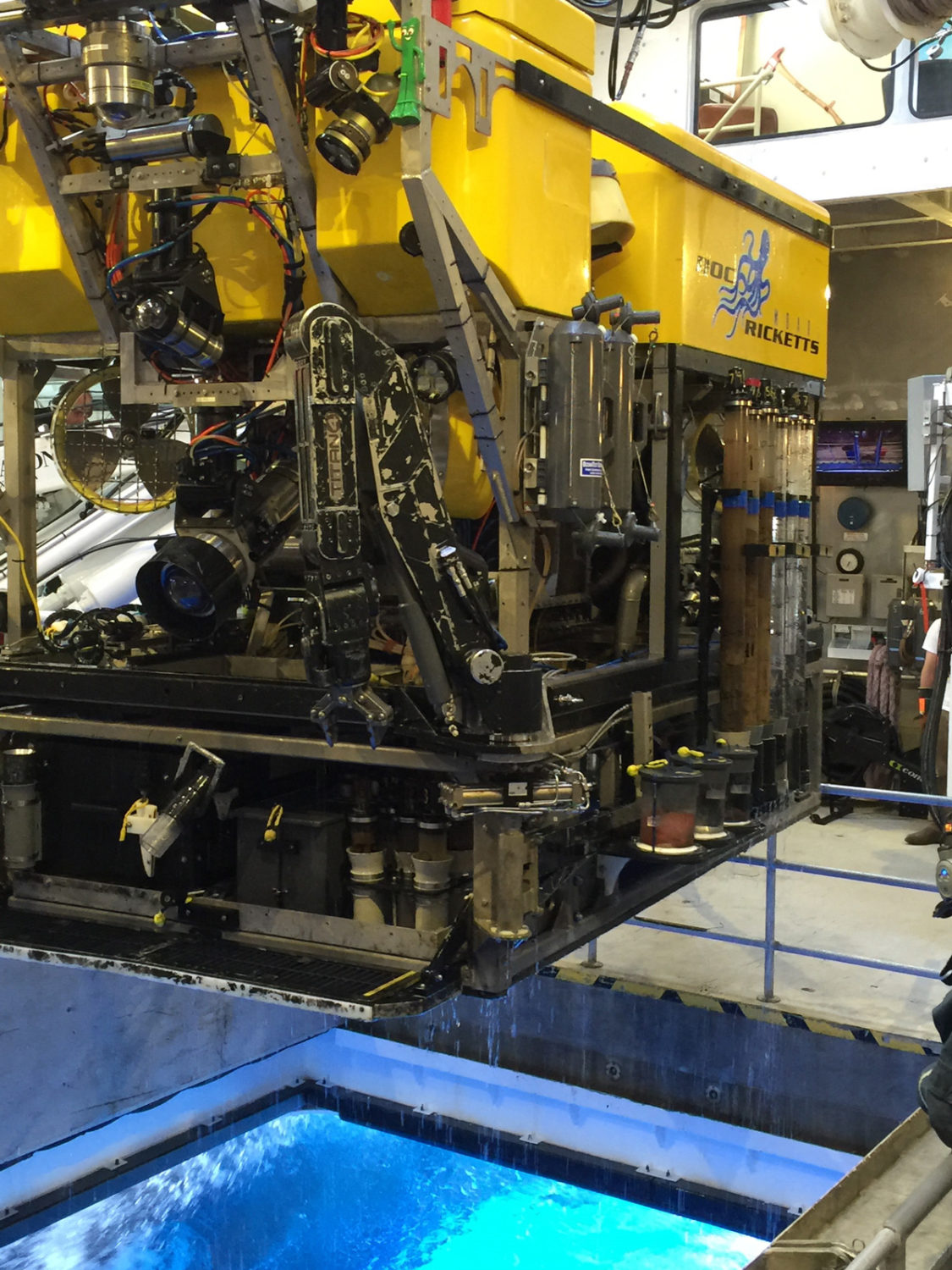 Push core sampling at the Vance Segment • MBARI