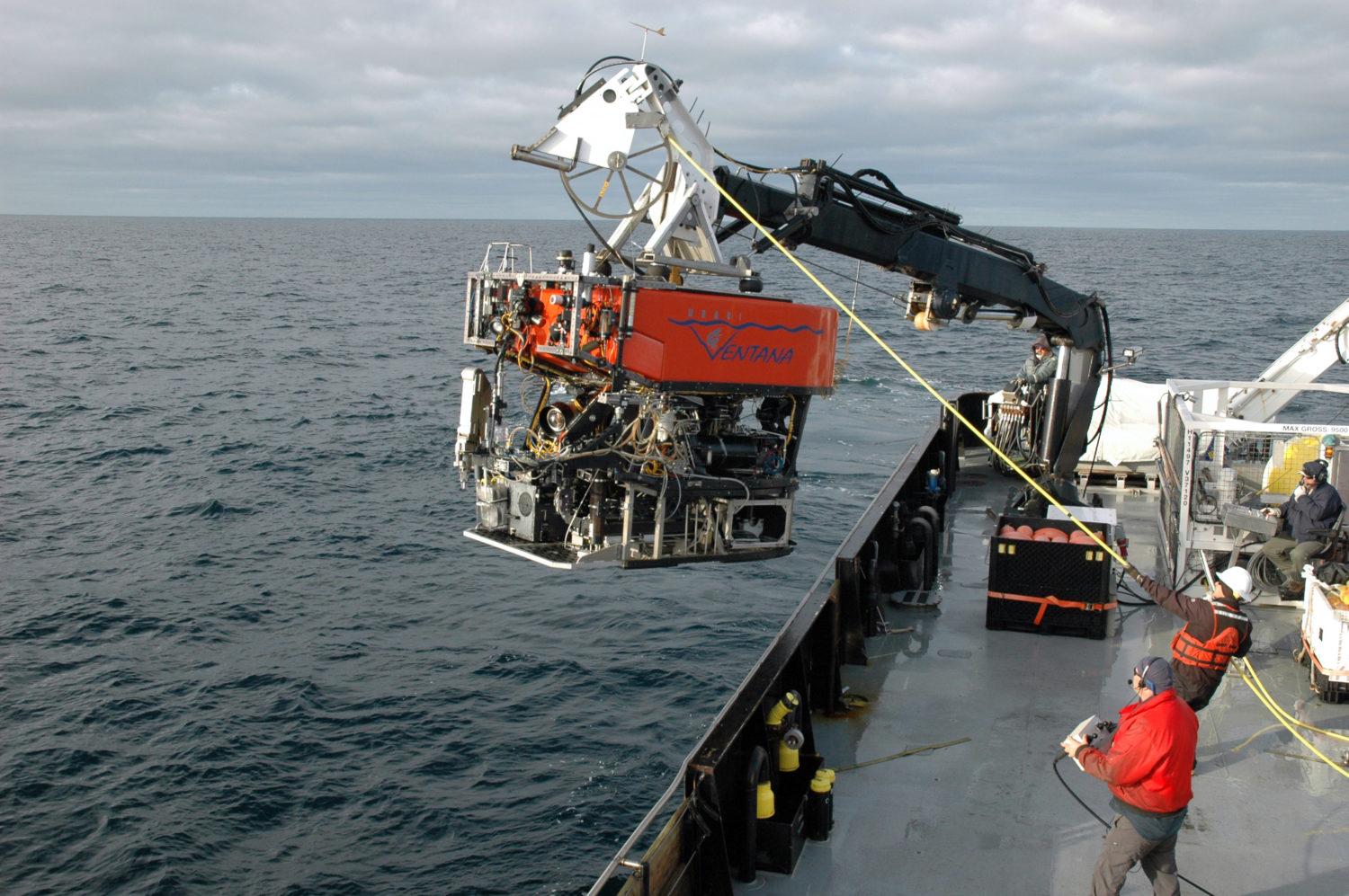 Cranes in MBARI’s marine operations • MBARI